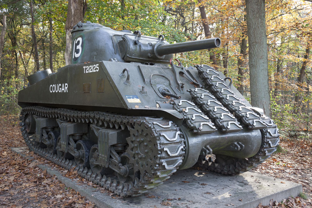 M4 105mm Sherman Tank Ede - Ede - TracesOfWar.com